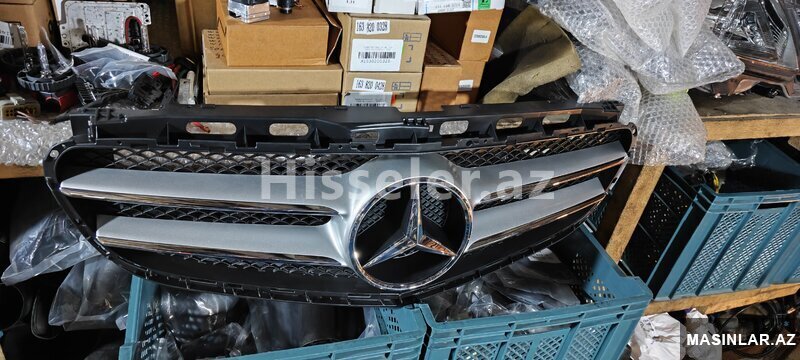 W212 E212 radiator barmaqlığı